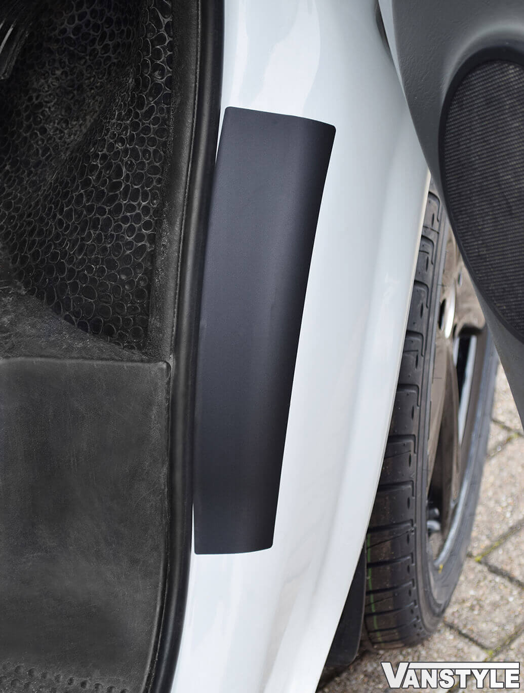 Vinyl Sill Guard Set Front Doors Vivaro-Trafic-Primastar - Vanstyle
