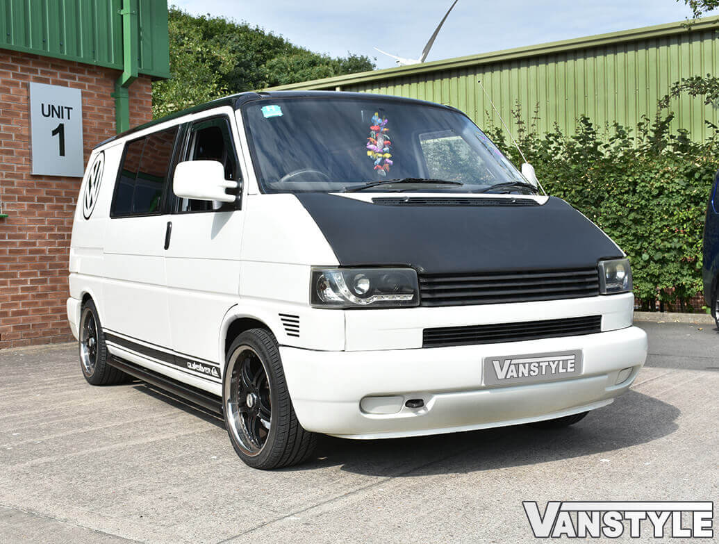VW T4 SWB - 60mm Black Steel Straight Side Bars - Vanstyle