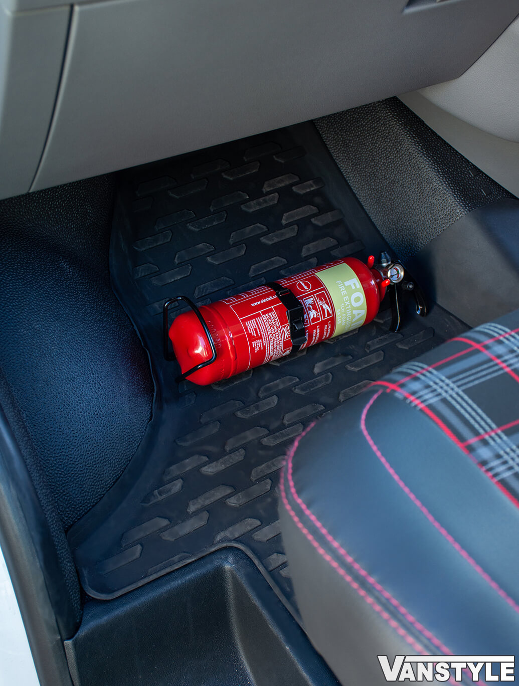 Foam Fire Extinguisher With Mounting Bracket - 1 Litre - Vanstyle