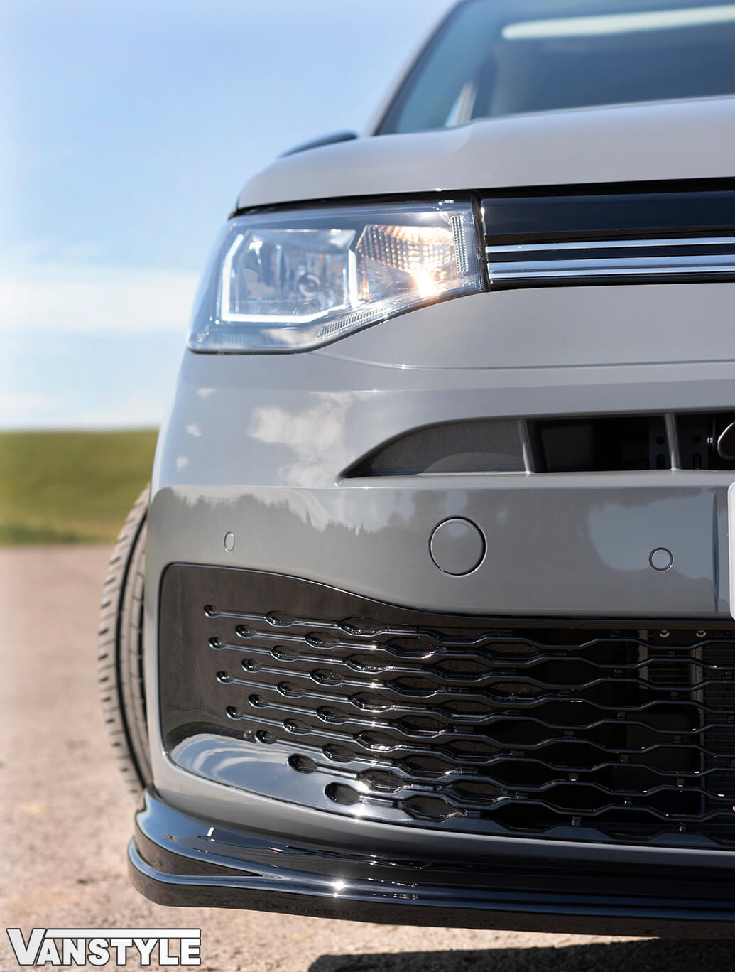 Gloss Black ABS Front Lower Lip Splitter - VW Caddy MK5 21 - Vanstyle