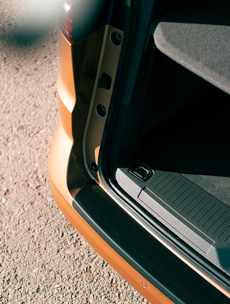 Carbon Effect Rear ABS Bumper Protector - VW T7 Multivan 22 - Vanstyle